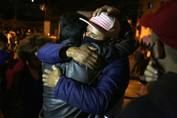 Multidão se reúne para homenagear Mc Kevin | Metrópoles