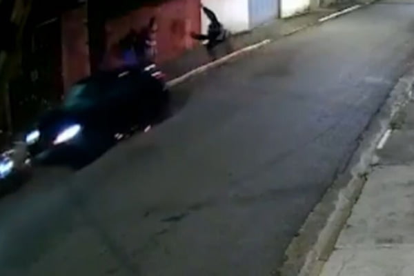 Motorista Atropela Assaltantes Após Roubo De Sobrinhos Em Sp Vídeo