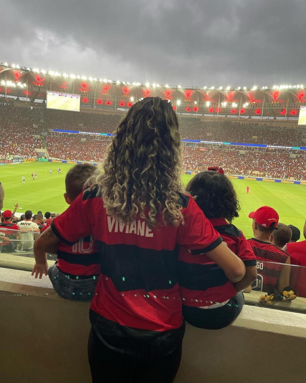 Vídeo: Poze leva filha pequena em festa de Gabily e Vivi Noronha reage ...