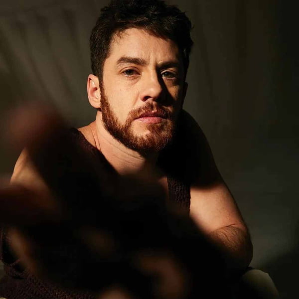 Afastado da TV, ator Leonardo Miggiorin assume namoro com produtor ...