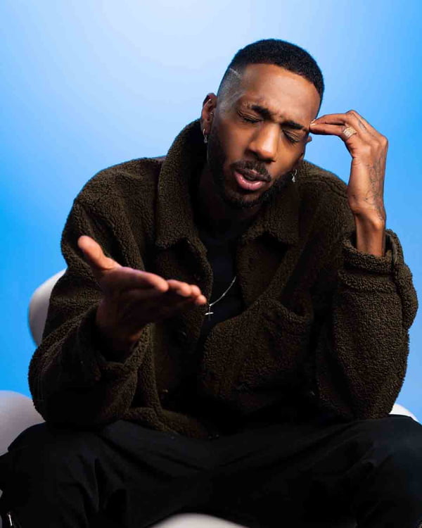 Justiça proíbe idosa acusada de racismo de se aproximar de Eddy Junior ...