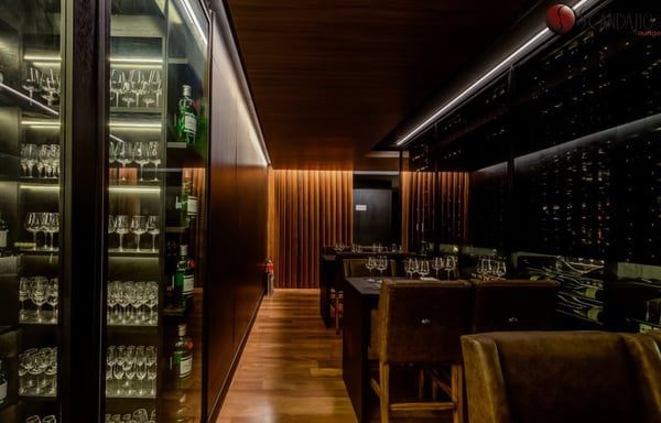 Que puteiro é esse onde se apresentam os maiores artistas do Brasil ...