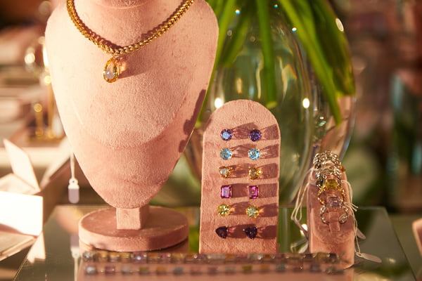 Valeria Leão e Claudia Tolentino recebem a PARPAR Joias em evento | Metrópoles