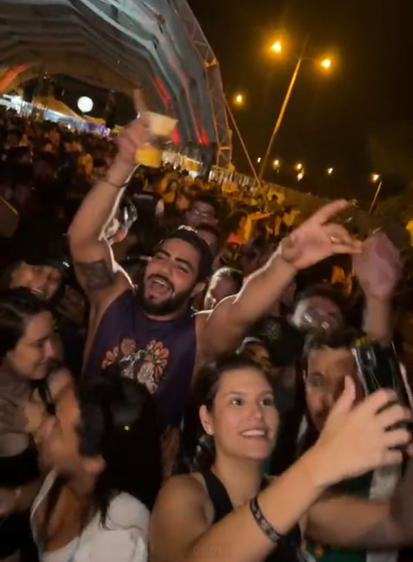Henrique, da dupla com Juliano, é flagrado curtindo festa universitária ...