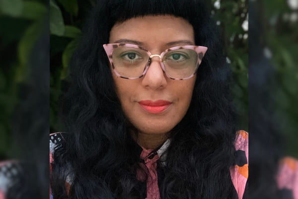 Déia Freitas lança spin-off de Não Inviabilize com histórias de firma ... Déia Freitas lança spin-off de Não Inviabilize com histórias de firma ...