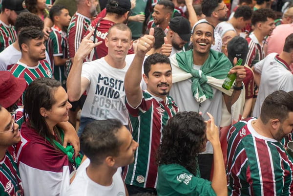 Libertadores: torcida do Fluminense lota bares do DF para ver a final ...