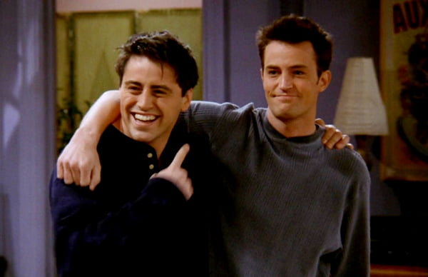 Courteney Cox posta momento icônico de Friends com Matthew Perry: veja ...