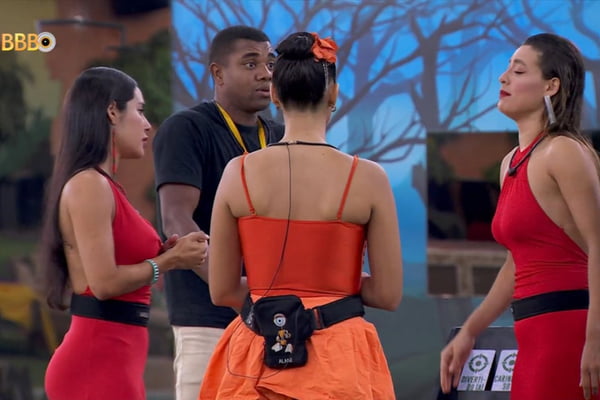 Vídeo: Sincerão acaba com bate-boca entre Davi e Bia no BBB24 | Metrópoles