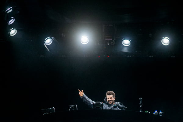 Luz, fogos e espetáculo: Alok leva multidão ao aniversário de Brasília ...