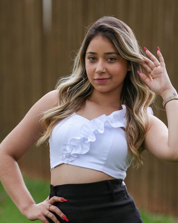 Marília Tavares busca sucesso como “a outra Marília” do sertanejo ...