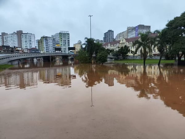 Rodoviária de Porto Alegre fica alagada e viagens são canceladas ...