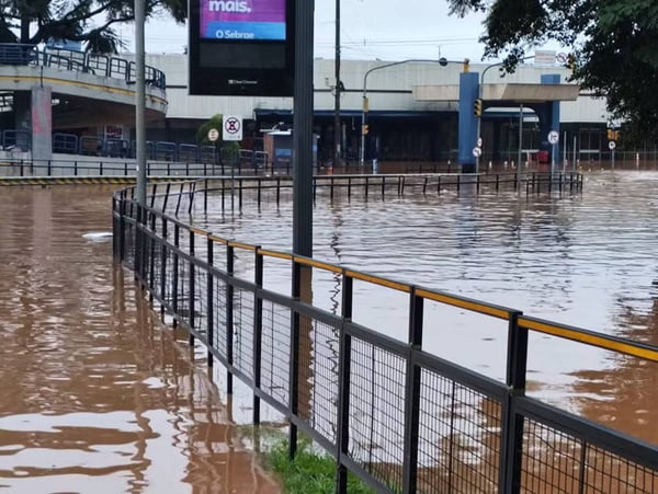 Rodoviária de Porto Alegre fica alagada e viagens são canceladas ...